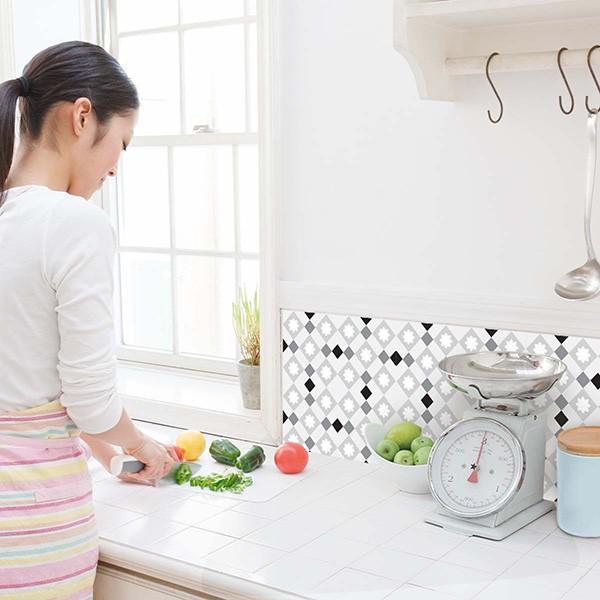 ●商品説明 ：貼るだけで空間をモダンにアレンジする革新的な『DRAEGER(ドレジャー)』ブランドのステッカー。水に強いビニール素材のステッカーです。子ども部屋・階段・浴室・キッチン・洗濯機などにも貼ることが可能です。※難燃性ではありますが...