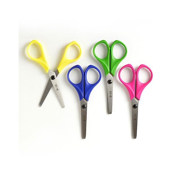 商品名：パウル キッズはさみメーカー：パウル(PAUL)製造国：ドイツサイズ：全長10.8cm素材：(刃)サビ防止ステンレス刃の部分に特殊な加工がされており、紙や紐は切れますが、指や手は切れないのが特徴の子ども用はさみ。はさみの長さは、小さ...