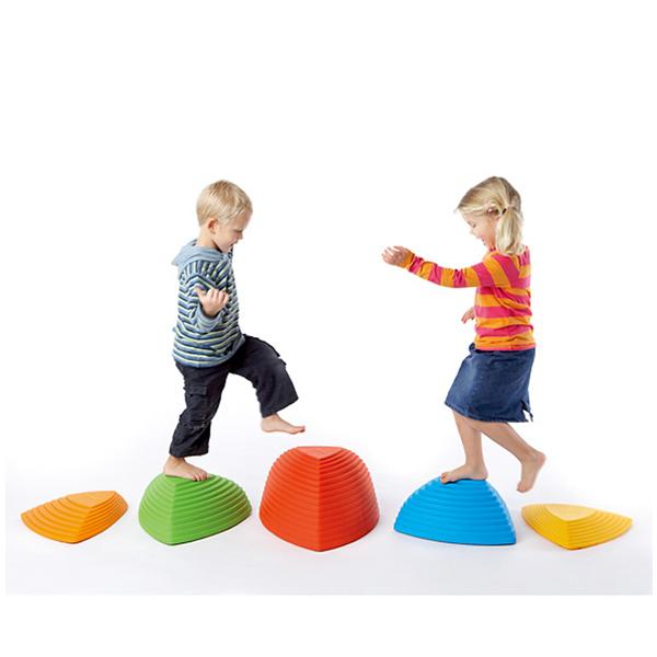 商品名：ヒルトップスメーカー：GONGE(ゴンゲ）1ヶのサイズ：大φ42×H25.5cm 、中φ40.5×H17cm、小φ36×H8.5cmセット内容：大×1、小×2、小×2　計5ヶセット耐重量：100kg本体の素材：ポリプロピレン滑り止め...