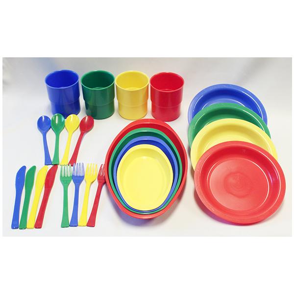 シンプルなデザインで、色彩も美しく頑丈なアスコ社のお皿とカトラリー。ほどよい大きさと深さで、大きさの違う楕円のお皿はごっこあそびに活躍します。商品名：アスコ ディナーセットメーカー：アスコ(asco)製造：フランスセット内容：コップH8.5...