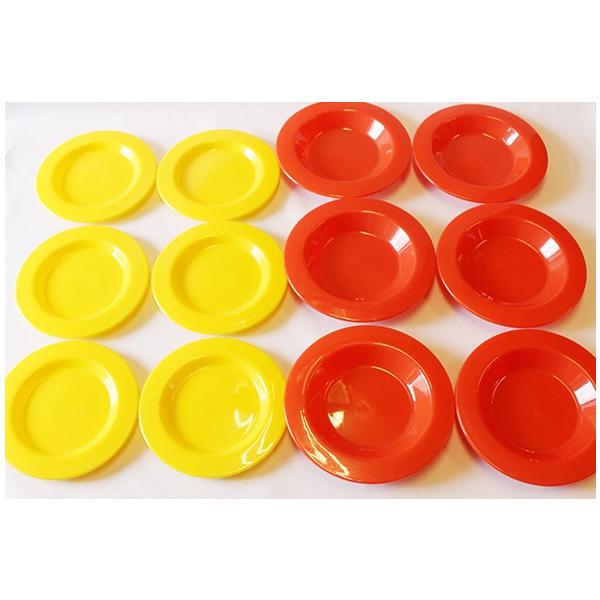 商品名：キンダーサービス　皿セットメーカー：ロルフ(Rolf) / オランダ製造：オランダセット内容：深型(φ14.5cm)×6枚、浅型(φ13cm)×6枚素材：ポリエチレンオランダ、ロルフ社の人気のお皿です。具材も程よく入り、軽くて丈夫な...