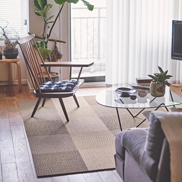 【種類】住宅用タイルカーペット【サイズ】（1枚あたり）寸法：400mm×400mm全厚：9.3mm【単位】1ケース単位販売（10枚入り／1.6平米）【メーカー/カタログ】東リ（TOLI） ファブリックフロア Vol.5カーペットタイル、ブロ...