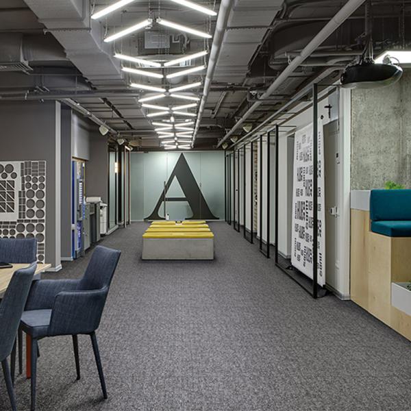 ※ご注意：こちらは商品見本のカットサンプル専用ページです※【種類】タイルカーペット【サイズ】＜約25cm正方形サイズ＞※カット箇所はランダムとなります【メーカー/カタログ】川島織物セルコン タイルカーペット 2022-2024カーペットタイ...