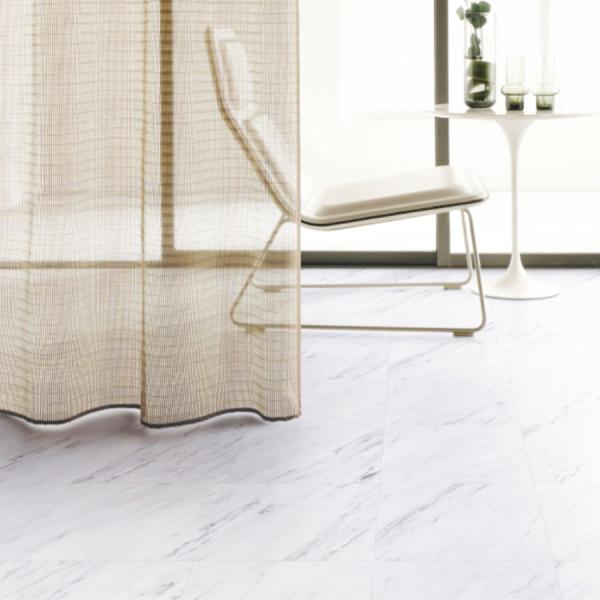 ※ご注意：こちらは商品見本のカットサンプル専用ページです※【種類】FOB 薄型置敷きビニル床タイル【サイズ】＜約15cmx15cm正方形＞程度※カット箇所はランダムとなります【メーカー/カタログ】サンゲツ(sangetsu) リフォルタ V...