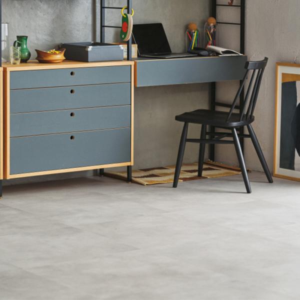 【種類】複層ビニル床タイル ストーン＆アクセント【サイズ】（1枚あたり）寸法：609.6mm x 609.6mm全厚：2.5mm【単位】1ケース単位販売（9枚入り／3.34平米）【メーカー/カタログ】サンゲツ(sangetsu) 2023-...