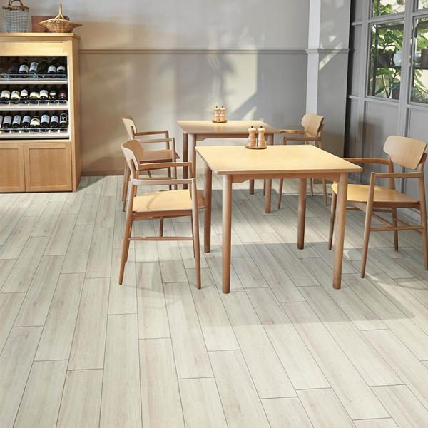 ※ご注意：こちらは商品見本のカットサンプル専用ページです※【種類】複層ビニル床タイル【サイズ】＜約30cmｘ15cm 程度＞※カット箇所はランダムとなります【単位】1ケース単位販売（18枚入り／約3.76平米）【メーカー/カタログ】リリカラ...