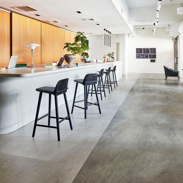 ※ご注意：こちらは商品見本のカットサンプル専用ページです※【種類】置敷きビニル床タイル【サイズ】＜約25cm角正方形 程度＞※カット箇所はランダムとなります【機能性】ノーワックス 防汚 防菌 高制電 防炎 耐久性【メーカー/カタログ】田島ル...