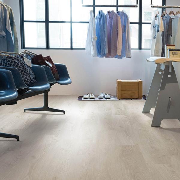 ※ご注意：こちらは商品見本のカットサンプル専用ページです※【種類】複層ビニル床タイル【サイズ】＜約31cmｘ18cm 程度＞※カット箇所はランダムとなります【メーカー/カタログ】リリカラ（Lilycolor） リリカラ エルワイタイル 20...