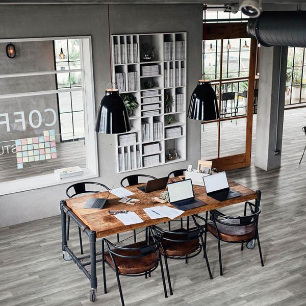 ※ご注意：こちらは商品見本のカットサンプル専用ページです※【種類】複層ビニル床タイル【サイズ】＜約30cmｘ15cm 程度＞※カット箇所はランダムとなります【メーカー/カタログ】リリカラ（Lilycolor） リリカラ エルワイタイル 20...