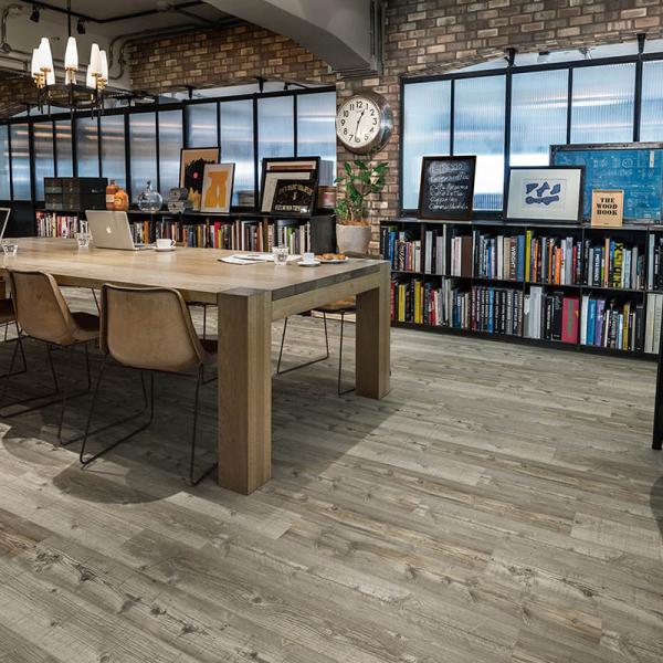 ※ご注意：こちらは商品見本のカットサンプル専用ページです※【種類】複層ビニル床タイル【サイズ】＜約30cmｘ15cm 程度＞※カット箇所はランダムとなります【メーカー/カタログ】リリカラ（Lilycolor） リリカラ エルワイタイル 20...