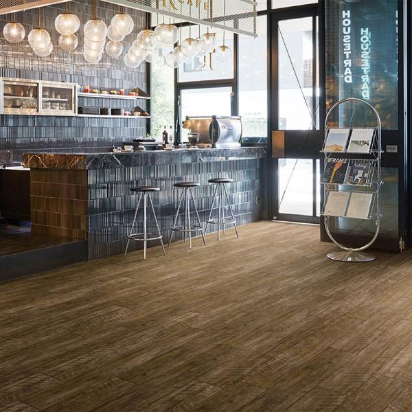 ※ご注意：こちらは商品見本のカットサンプル専用ページです※【種類】複層ビニル床タイル【サイズ】＜約31cmｘ18cm 程度＞※カット箇所はランダムとなります【メーカー/カタログ】リリカラ（Lilycolor） リリカラ エルワイタイル 20...