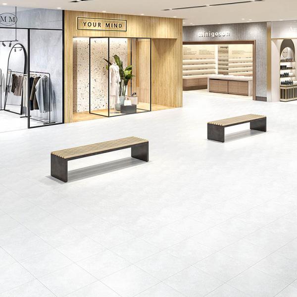 ※ご注意：こちらは商品見本のカットサンプル専用ページです※【種類】複層ビニル床タイル【サイズ】＜約22cm角正方形 程度＞※カット箇所はランダムとなります【単位】1ケース単位販売（18枚入り／約3.76平米）【メーカー/カタログ】リリカラ（...