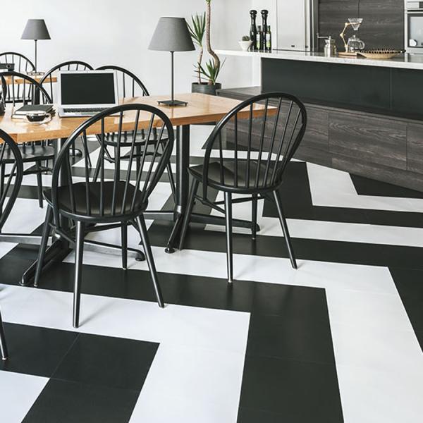 ※ご注意：こちらは商品見本のカットサンプル専用ページです※【種類】コンポジションビニル床タイル KT【サイズ】＜約15cm角正方形 程度＞※カット箇所はランダムとなります【機能性】重歩行 JIS認証品【メーカー/カタログ】田島ルーフィング（...