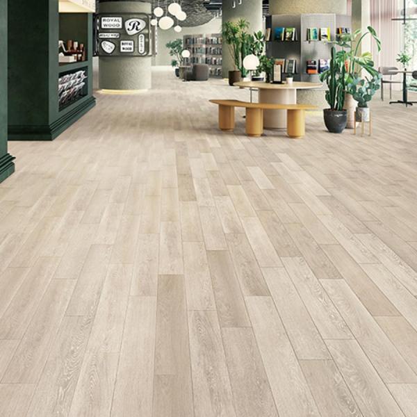 ※ご注意：こちらは商品見本のカットサンプル専用ページです※【種類】フロアタイル／複層ビニル床タイル 木目調【サイズ】＜約30cmｘ15cm程度＞全厚：3mm※カット箇所はランダムとなります【メーカー/カタログ】東リ（TOLI）タイルコレクシ...