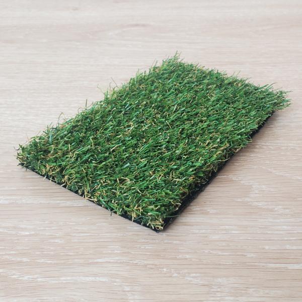 ※ご注意：商品見本のカットサンプル専用ページです※【種類】人工芝【サイズ】約10cm×8cmサイズ【パイル】パイル長：20mmパイル材質：ポリエチレン（直毛糸）、ポリプロピレン（縮毛糸）基布材：ポリプロピレン裏面：SBRコーティング【単位】...