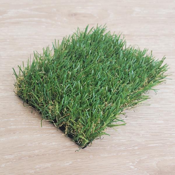 ※ご注意：商品見本のカットサンプル専用ページです※【種類】人工芝【サイズ】約10cm×8cmサイズ【パイル】パイル長：25mmパイル材質：ポリエチレン（直毛糸）、ポリプロピレン（縮毛糸）基布材：ポリプロピレン裏面：SBRコーティング【単位】...