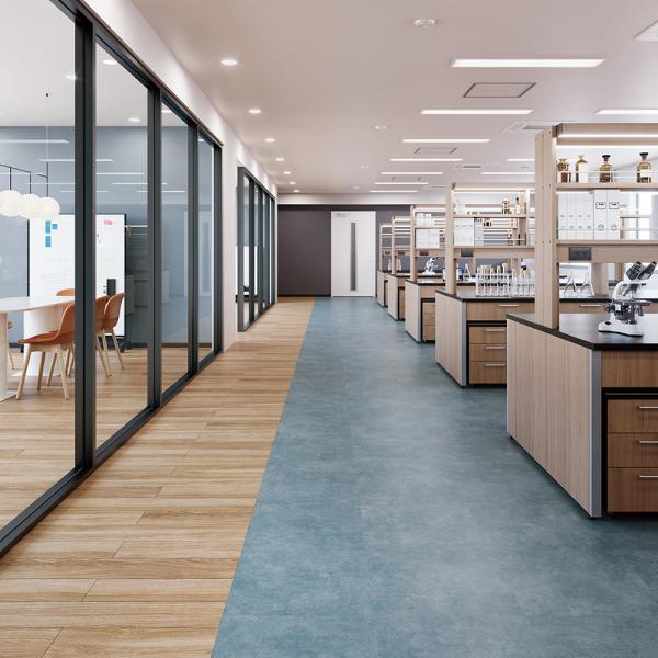 ※ご注意：こちらは商品見本のカットサンプル専用ページです※【種類】フロアタイル／置敷きビニル床タイル【サイズ】＜約25cm角正方形程度＞全厚：5mm※カット箇所はランダムとなります【メーカー/カタログ】東リ（TOLI）ルースレイタイルシリー...