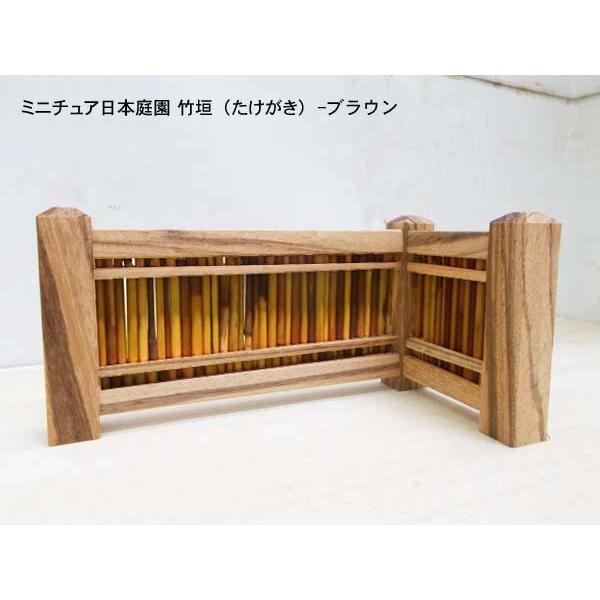 商品について細かい所まで作りこまれた、1/16のミニチュア日本庭園の置物です。Ｙ＆Ｔナガタ工房オリジナルデザイン＆製作の商品です。当店専属の職人が製作しました。職人歴50年の建具職人が、熟練の技術を生かしてひとつひとつ製作しており、小さくて...