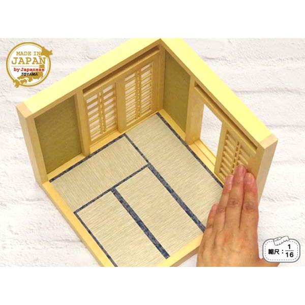 和室のコーナーをミニチュアサイズで再現した和風ドールハウスです。商品仕様■材質：・本体：ベイヒバ(木材)、襖紙（壁面）　※床板は、ベイヒバとベニヤ板を組み合わせた合板です。・障子戸：ベイヒバ(木材)、ワーロン障子・畳：べニヤ板、襖紙■塗装：...