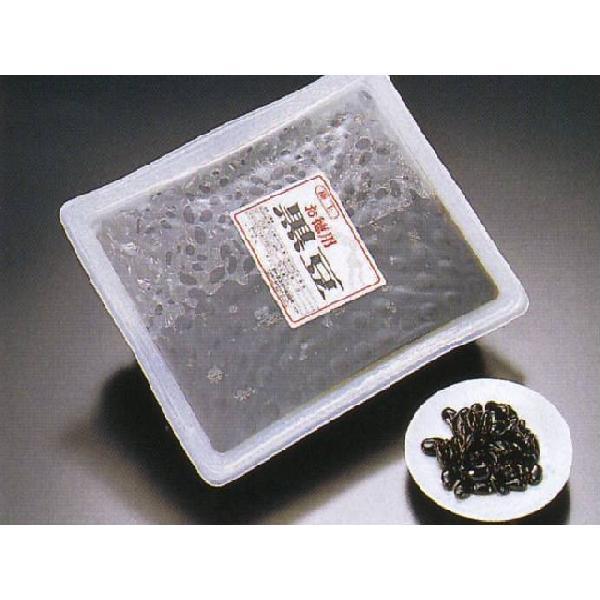 ●おせち料理には欠かせない黒豆をたっぷり１kg入れました。●普段の一品としてもお使いいただけます。原　料　黒大豆(中国産)他サイズ　約1000粒 1kg入　(甘味)保存方法：高温多湿、直射日光を避けて保存して下さい。※当商品のみご注文時、西...