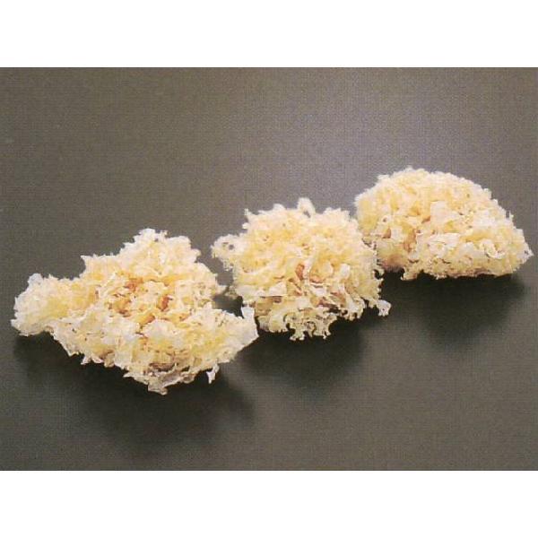 ●コリコリとしたゼラチン質の食感が不思議な感じです。原　料：白木耳(白キクラゲ)（中国産）サイズ：内容量250g入　（素材味）保存方法：常温　高温多湿、直射日光を避けて保存して下さい。