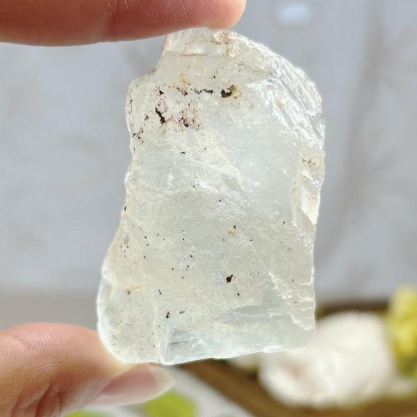 【蛍石】フローライトRiem vasmaak,Northern Cape,South Africa約54×35×31約105g 【石について 】  ・明るい場所で撮影しています。  ・サイズはメジャーを参考にお願い致します。 ・小さなキズ、...