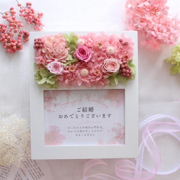 永遠に咲く花と、大切な思い出を一緒に飾れるプリザーブドフラワーフォトフレーム大切な写真を入れれば見るたびに笑顔があふれ、結婚祝い・記念日など、特別なギフトにぴったり【柔らかな色合い】ピンクバラは“幸せ”の象徴ピンクの優しい色合いが、リビング...