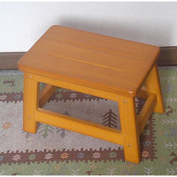 木製ステップチェアSTC-1Nブラウン普段はローチェアとしてご利用ください商品サイズ幅350 奥行220 高さ230mm天板サイズ幅320 奥行200 厚み17.5mm色ブラウン材質　天然木完成品