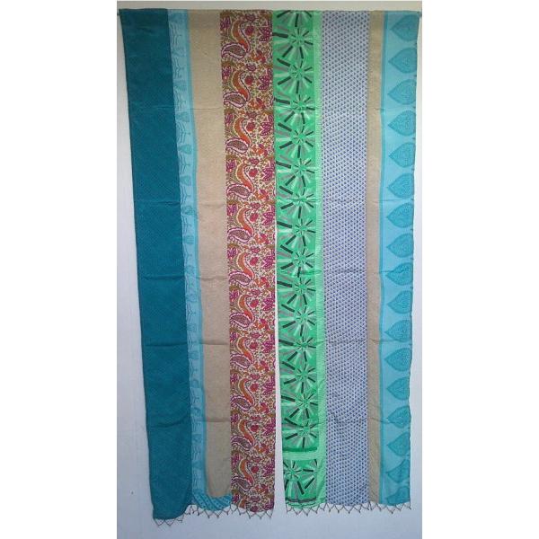 古布を使ったサリーパッチのれんビーズ付　色はマルチ系870-272-YS-4-tomo全国送料無料です。※郵便ポスト入れでのお届けになりますサリーパッチのれんビーズ付　色はマルチ系870-272サリーとして活躍していたカラフルなファブリック...