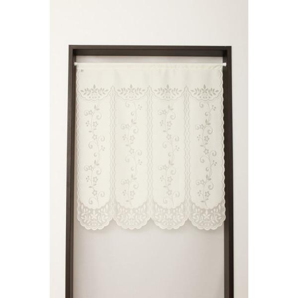 レースのれん四ツ割れフラワー（BE）85×90cm　アイボリーベージュ　yamada-N-2133-90全国送料無料です。※郵便ポスト投函でのお届けになります。ベーシックなレースのれんです。こののれんは、4つに分けることができます。お好みの...