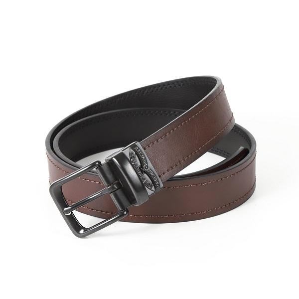 ジーンズの代名詞ともいうべき「リーバイス」。ジーンズを知り尽くしたリーバイスＵＳＡから届いた、こだわりのベルトは…Levi'sロゴがベース部に刻印されたコッパー仕上げのバックルは回転式で、ベルトをリバーシブルに使える。極太38mmのベルト素...