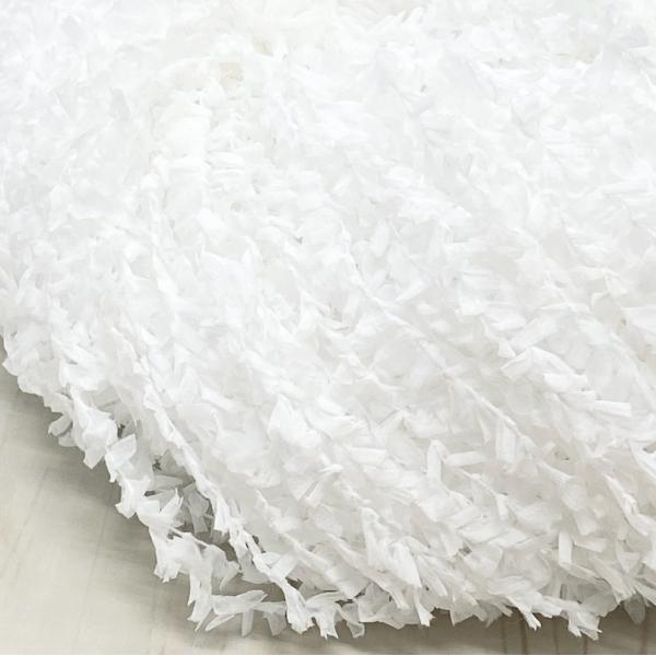 「Ailesエル」の羽根の長さが半分になって可愛らしくなった「Petit Ailesプティエル」【素材】ナイロン100％【番手】1/2.1【明細】糸の長さ：120ｇで250ｍ　　　　羽根の長さ：芯糸から約５mm