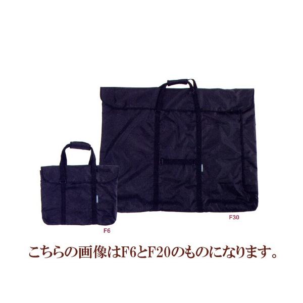 本体素材：ナイロン100％防水加工　色：黒　特徴：どのサイズもキャンバスクリップではさんで2枚収納可能。肩当て付、ストラップの長さ調整可、マジックテープ式フタ付き。　シリーズCVBサイズ表　サイズ　約(幅×高さ×マチ)mm　F6用:440×...