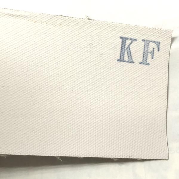 油彩・アクリル兼用の半吸収性です。ベースは綿化繊混紡です。高い耐久性と強い固着力を合わせ持つクレサンジャパン独自のオリジナルアクリルエマルジョン系塗料で仕上げられております。キャンバス木枠に張れるように余裕をもってカットしております。　断裁...