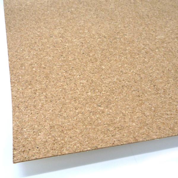定番のコルクシートに片面粘着加工しており、ペタっと貼る事が可能です。ご利用いただけます。　サイズ：900×600×1mm 　 ※天然の素材を使用した商品の為、色合いや手触りなどに個体差がございます。あらかじめご了承くださいませ。 【爆買】