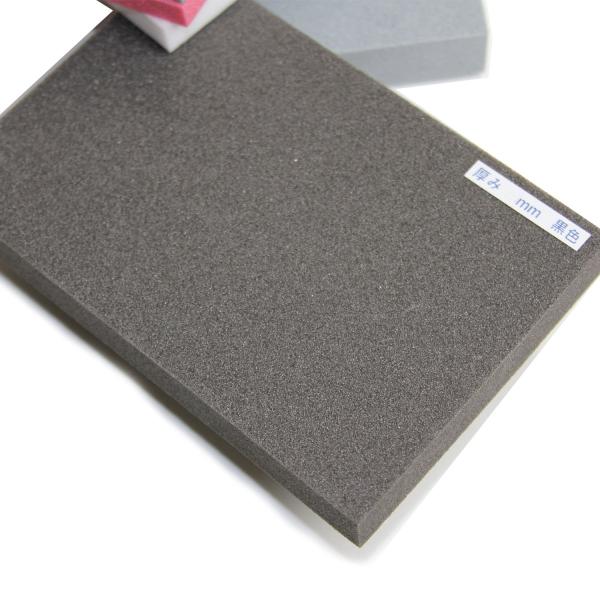 発泡スチロールとは違い油性の着色料を付けても溶けないので、スプレー等での直接着色をすることが出来、はさみやカッターで簡単に切ることが出来ます。　武器の制作やコスプレ制作など造形制作に最適です。　独立気泡ポリエチレンフォーム（ポリエチレン樹脂...