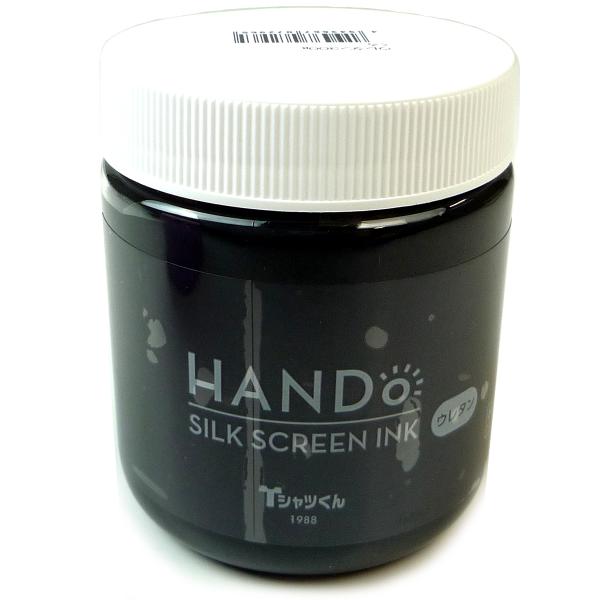 旧ポリウレタンインクのリニューアル品になります。　伸縮性に富むウレタンタイプ。扱いやすい水性インクでありながら、ポリエステル生地やウレタン加工素材にしっかりと定着します！（一部撥水加工生地除く）シルクスクリーンプリントが初めての方にも使いや...