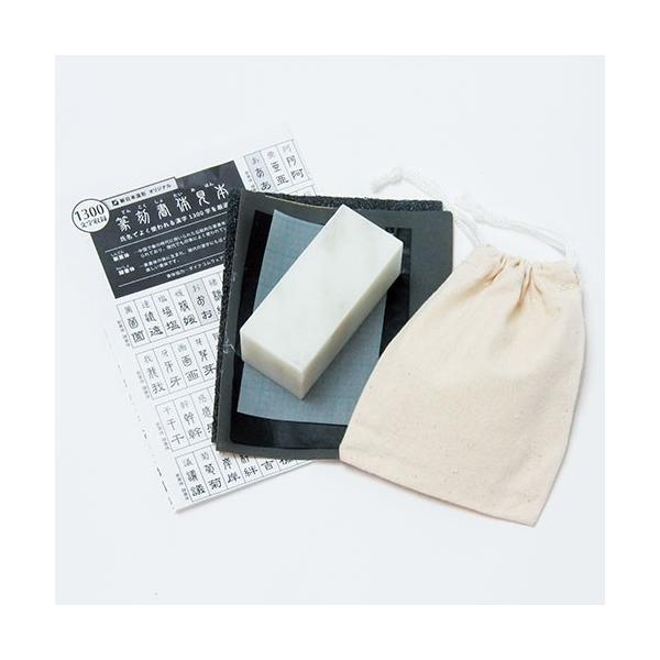 印材袋はナチュラル感のある布製で自分で作った印を押して楽しむこともできます。　約35×35×80mm　[セット]　高麗石、耐水ペーパー（#80・800）、トレーシングペーパー、カーボン紙、印材袋（布製）、書体見本