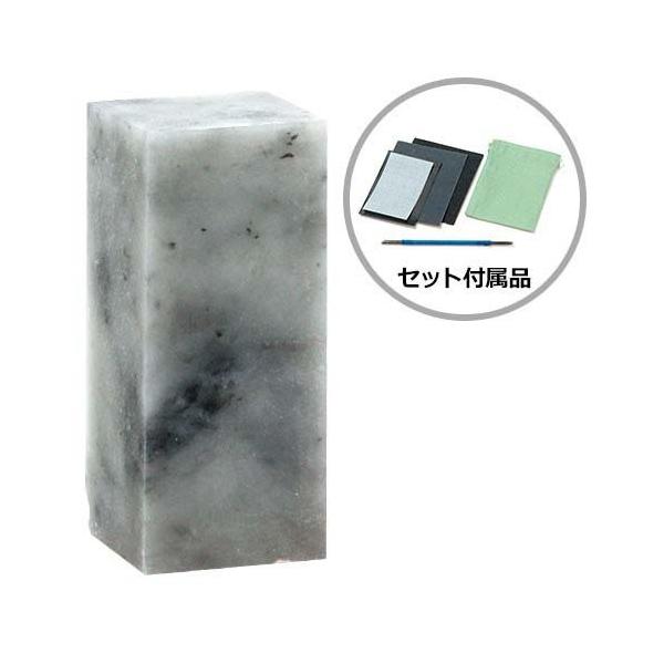 削り易く丈夫な印材石をセットしており、印材袋に自分で作った印で捺印してオリジナルの印材袋も作成することができます。　※てん刻刀は彫り易い平刀と細かい線を彫るのに便利な印刀が一体となっています。　約30mm角×70mm　[セット]　遼東石、て...