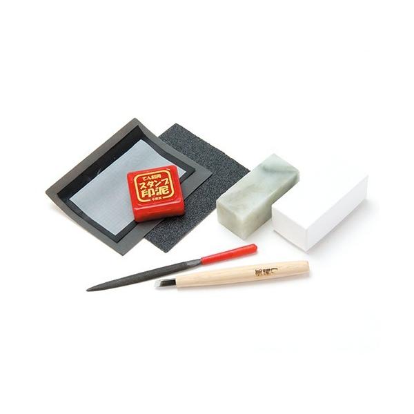 持ち手の造形もしやすい、ヤスリと印泥が付いたフルセットです。　30mm×70mm　[セット]　高麗石、てん刻刀(印刀6mm）、棒ヤスリ（甲丸145mm）、紙ヤスリ（#80・800）、トレーシングペーパー、カーボン紙、白貼り箱、印泥、説明書付