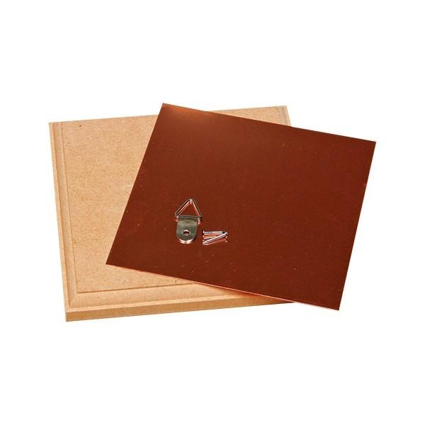 銅板サイズ：100×100×0.1mm。木製台110×110×12mm。吊り下げ具付。10cm角サイズのコンパクトな作品に仕上がります。台につけると上品な感じになります。