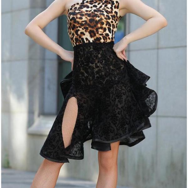 商品詳細  総レースダンススカート　大人ラテンダンス　モダンダンス　社交ダンス練習着 内容   スカート サイズ   S：ウエスト30　スカート丈53 M：ウエスト32　スカート丈53 L：ウエスト34　スカート丈54 XL：ウエスト36　...