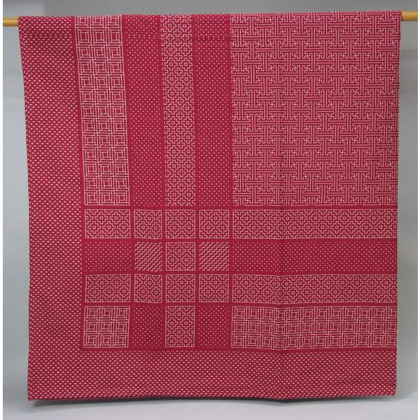 【発売日：2022年03月17日】刺し子マルチカバー ／ 正方形カラー：赤サイズ：約２００cm×２００cm　　　　四角ゴム付き素材：綿４０％ ／ ポリエステル６０％手洗いコースで選択できます。中国製全体に規則的な刺し子柄を施した、しっかりし...