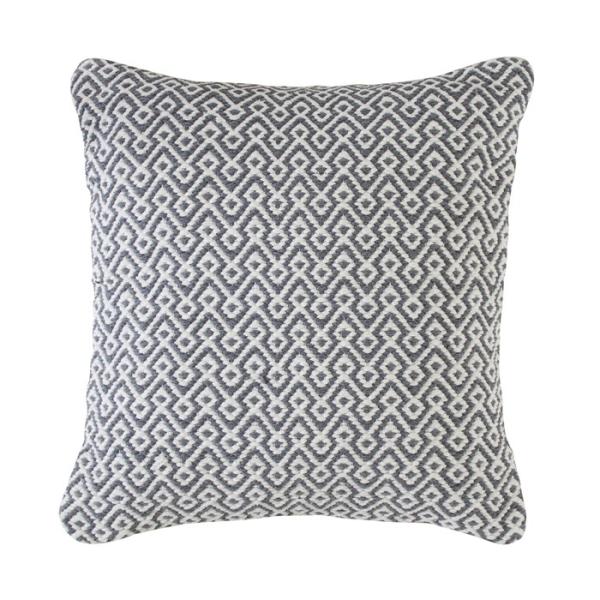 ベーシックで取り入れやすい柄を集めたファブリッククッション。自分の好きな柄をチョイスして、ソファ周りをお気に入りの空間にカスタマイズしませんか？サイズ:W45xD45xH16材質：コットン原産地：インド