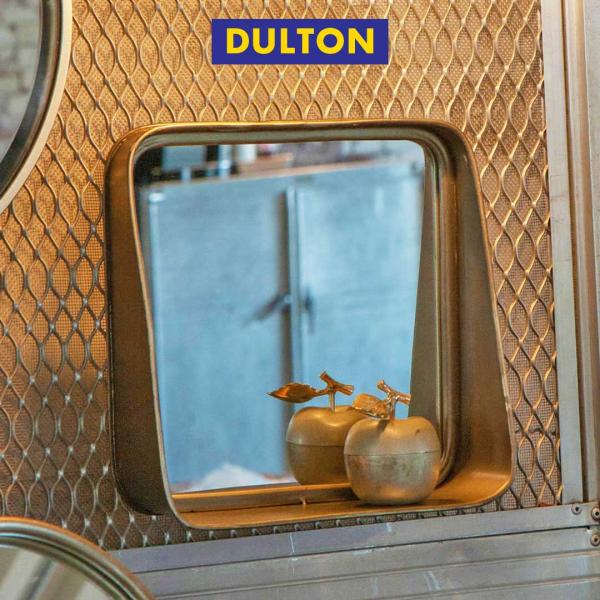 【本体サイズ (約)】：H.208mm W.208mm D.82mm【素材】：ガラス、アイアン、MDF【説明】：アイアンの重厚感と角の無い柔らかな形状が調和したミラー。 シンプルで落ち着いたデザインが、素材の魅力をより引き立てます。 奥行き...