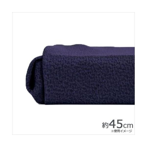 通常のちりめんがヨコ糸に右撚りと左撚りの糸を2本ずつ交互に織るのに対して、 「うずらちりめん」は4本ずつで織っています。通常のちりめんよりもシボが大きく、しなやかで深みのある表情のちりめんです。 生産国:日本 素材・材質:絹100% 商品サ...