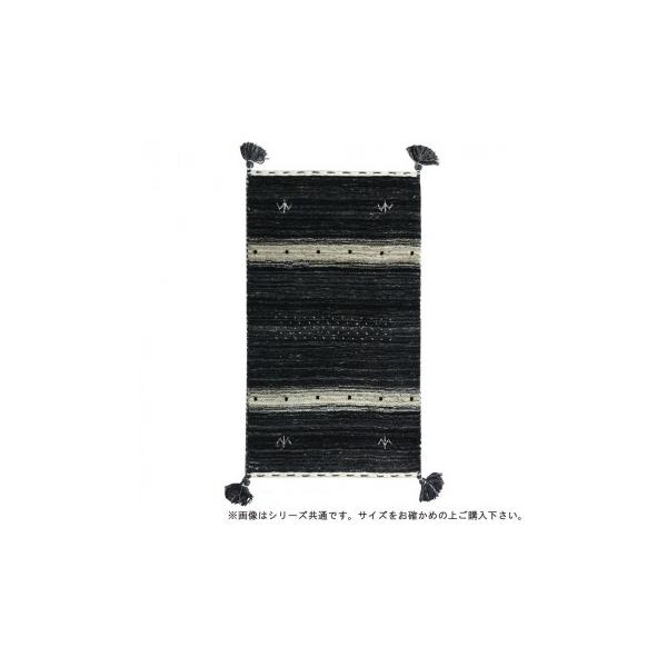 手機織機で丁寧に織り上げ、使用時間の経過とともに味わいが深まる「ギャッベ」。とても細くやわらかくやさしいタッチ感が魅力のウールを100%使用。冬はもちろん夏にも適しておりオールシーズンご使用いただけます。 生産国:インド 素材・材質:パイル...