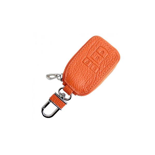 トヨタのスマートキー専用設計のキーケースです。ボタンの型押しがあるので、ケースに入れたままスマートキーを操作できます。ボタンを押しやすくするポッティングステッカー付。 生産国:中国 素材・材質:本革 仕様:【適合】ハイエース4型スペイド