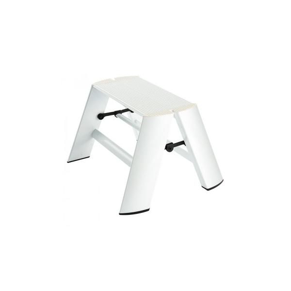 自立機能により、置き場所を選ばず、片付けは必要がありません。使いたい時にすぐに使える、いつでもそばに置ける踏台になっています。ワンタッチバーを上げるだけで簡単に折りたたみが可能です。幅が広く、滑りにくい波型ステップ。座ったり、ちょっとしたも...