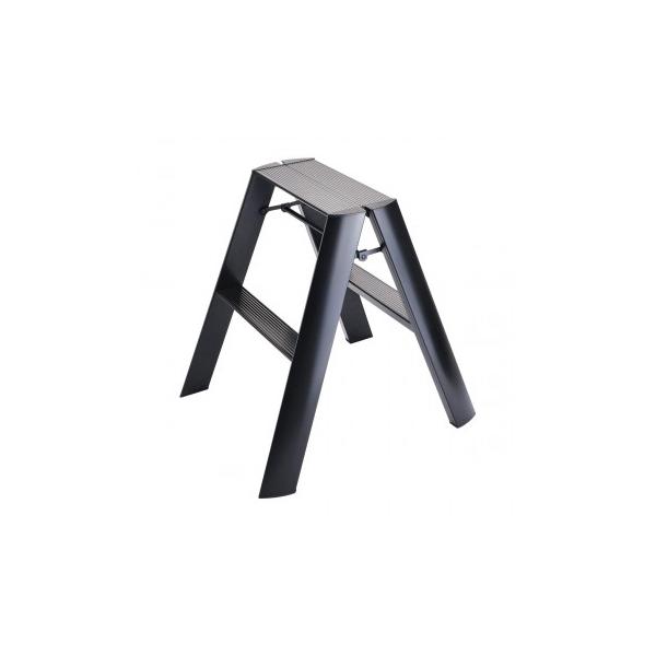 自立機能により、置き場所を選ばず、片付けは必要がありません。使いたい時にすぐに使える、いつでもそばに置ける踏台になっています。ワンタッチバーを上げるだけで簡単に折りたたみが可能です。幅が広く、滑りにくい波型ステップ。座ったり、ちょっとしたも...